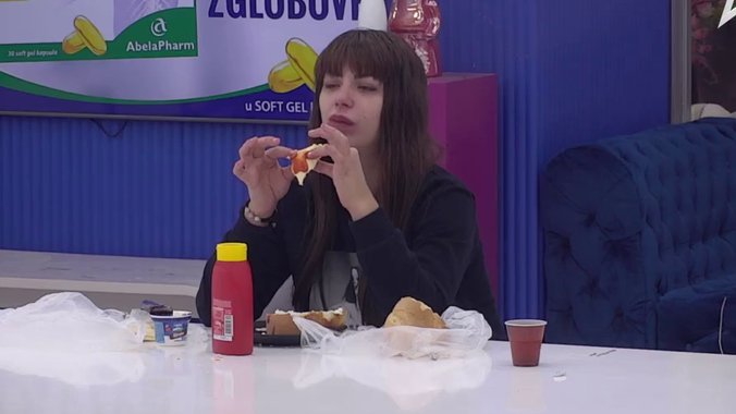 UTEHU PRONAŠLA U HRANI! Miljana se nakon ljubavnog BRODOLOMA konačno smirila, pa svoje SUZE ...