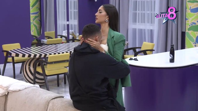 Zaljubljen do ušiju: Gastoz se istopio u Anđelinom toplom zagrljaju, ne skida ruke s nje! (VIDEO ...