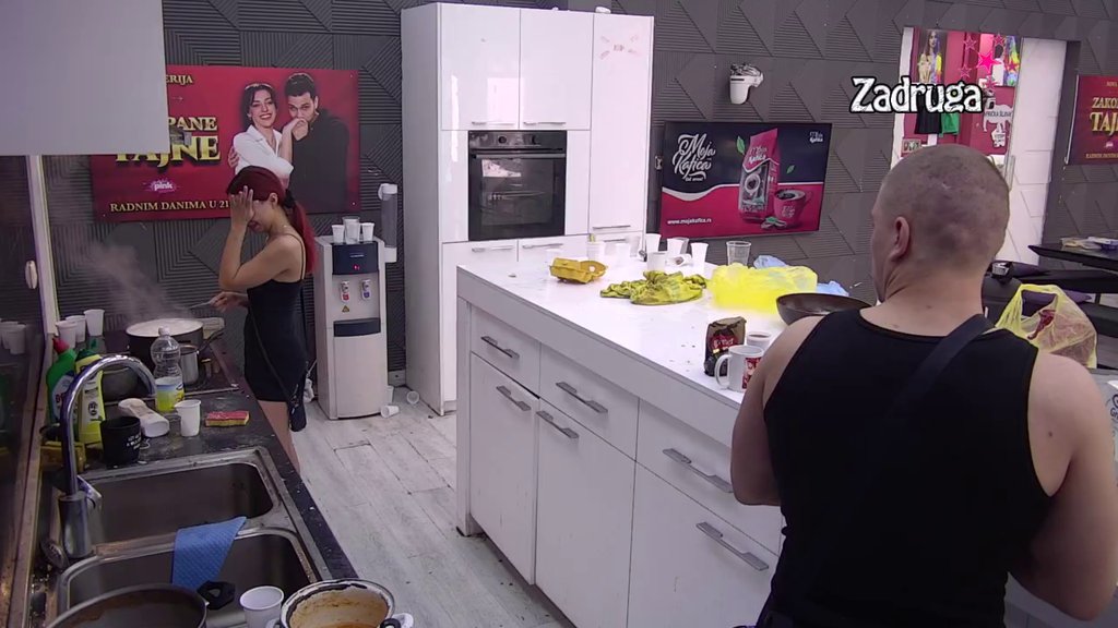 pink.rs | OPET DRAMA! Palčica počela da histeriše zbog gluposti, Petrućiju PREKIPELO, pa joj ...