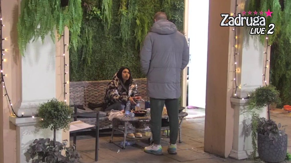 BESAN KAO RIS! Mensur vikao na Milicu iz petnih žila, pa joj žestoko ... BESAN KAO RIS! Mensur vikao na Milicu iz petnih žila, pa joj žestoko ...