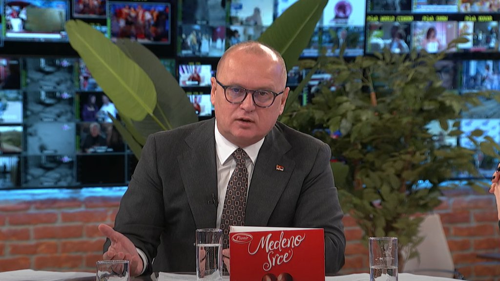 Vesić: Pokrenuti postupci protiv odgovornih za vanrednu situaciju na aerodromu (VIDEO) | pink.rs