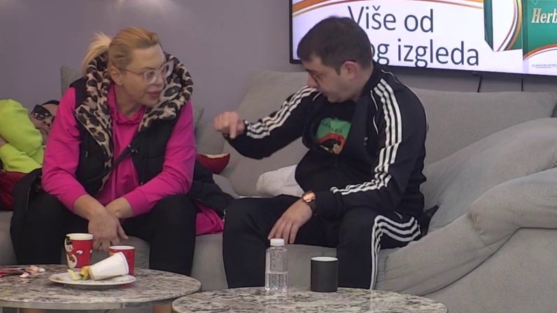 OPSEDNUTI SU I LJUBOMORNI: Marija stala na Ivanovu STRANU, ne može da ...