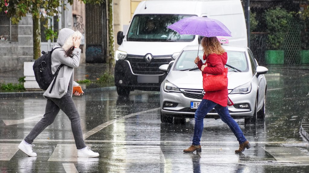 OBLACI DONOSE KIŠU, MADA I VISOKE TEMPERATURE! Danas promenljivo ...
