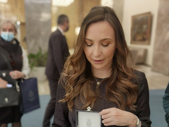 GOCU UZELAC SVI ZNATE KAO OŠTRU NOVINARKU! Sada je objavila fotku na ...