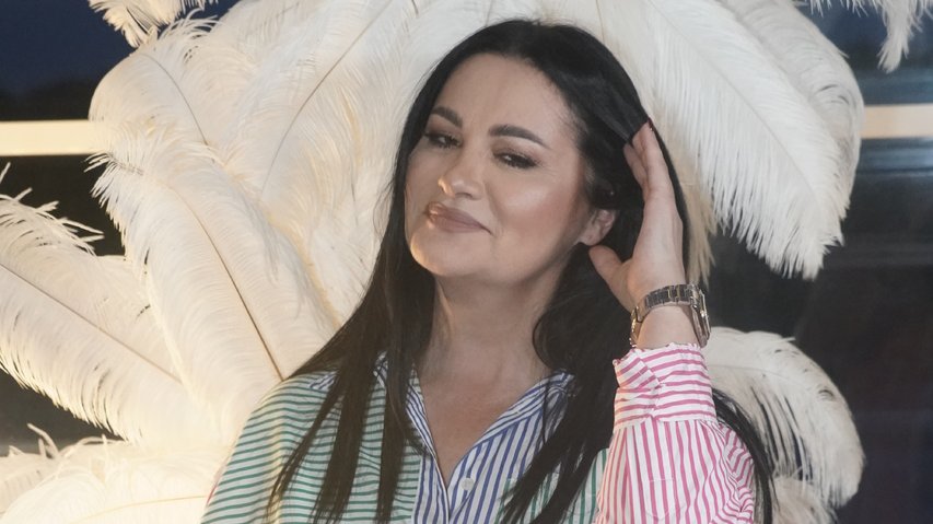 JANA PRVI PUT U JAVNOSTI POSLE HAPŠENJA! Pevačica se pojavila na ...