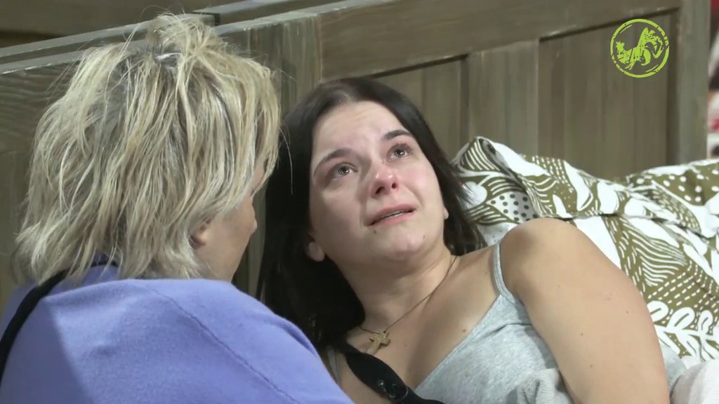 'BABA ME JURILA NOŽEM DA ME UBIJE' Aleksandra u suzama ispričala kakve je HORORE doživela u ...