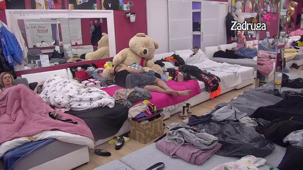 NE USTAJE IM SE! Veliki šef rešio da digne zadrgare na noge na specijalan način, ali rekacije ...