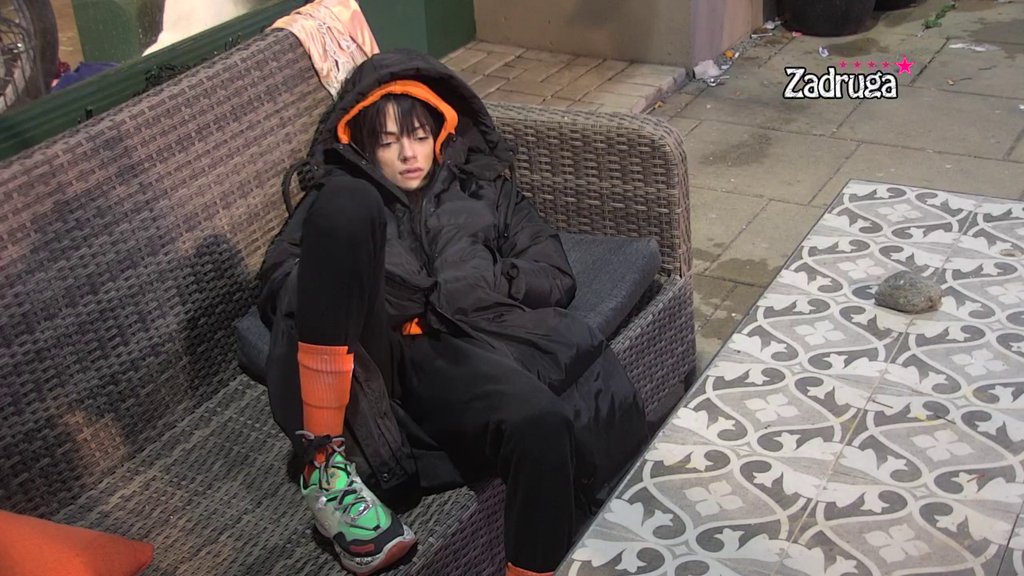 pink.rs | POTPUNO SE SLOMILA! Tara ne može da se opasulji, smatra da ...