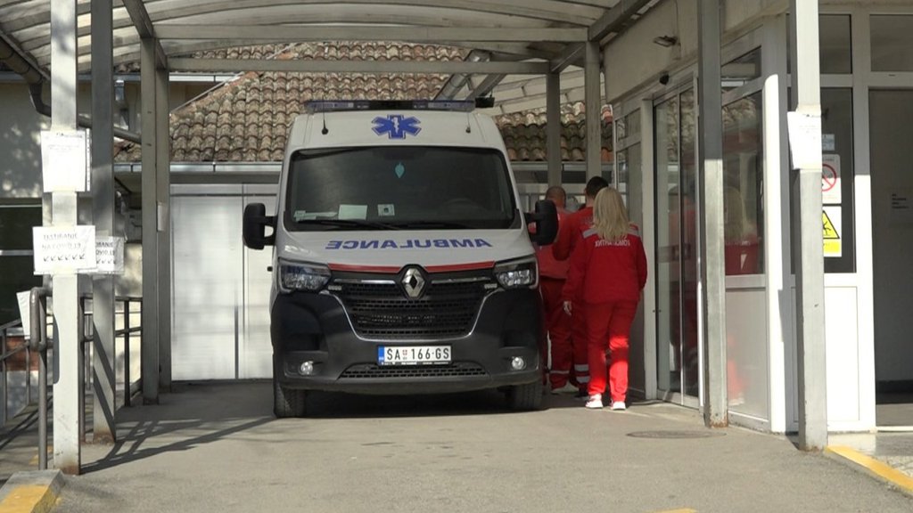 DEČAK SKOČIO SA DRUGOG SPRATA: Incident u Domu za vaspitanje omladine! | pink.rs