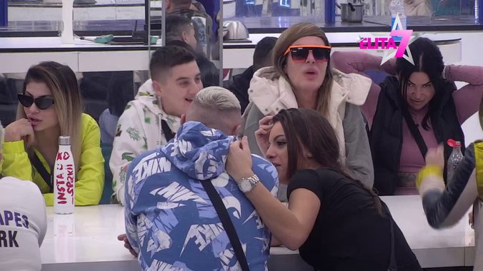 NE PRESTAJU SA PROVOKACIJAMA! U sukob Bojane i Kačavende se umešala Aneli, pa udarila na ...