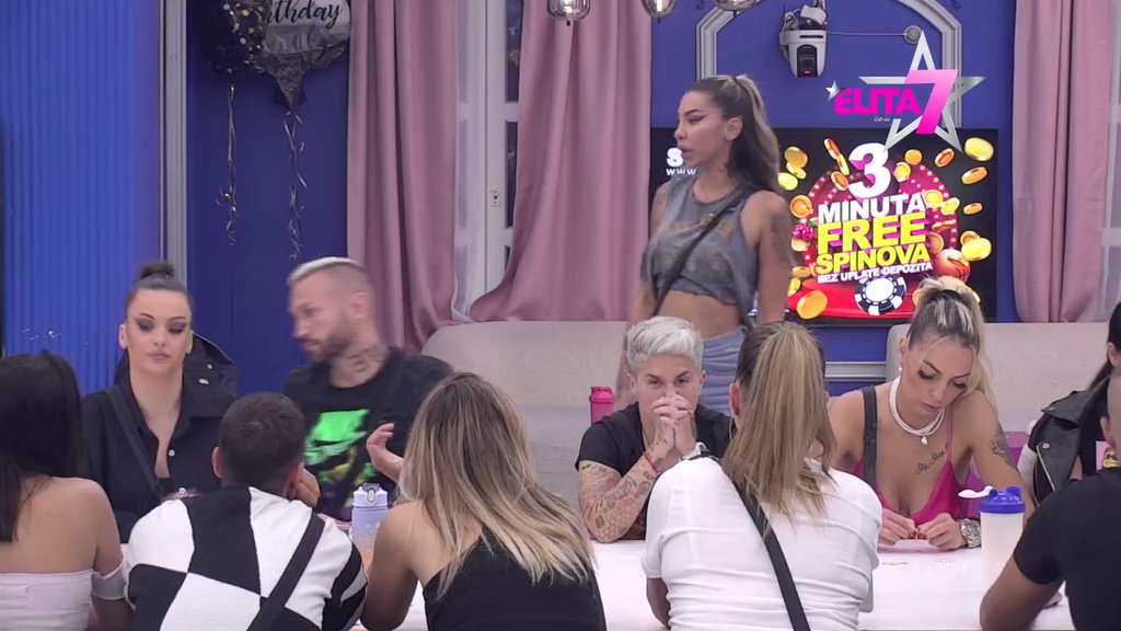 pink.rs | 'PRODALA JE SVAKOG SVOG PRIJATELJA!' Aneli zarežala na Matoru kao nikada do sad ...