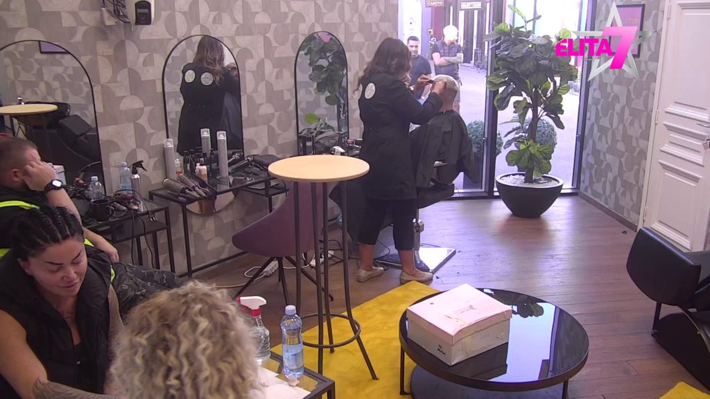 STIGLI NA REMONT! Vanja i Boža prvi ušetali u frizerski salon, spremni ...