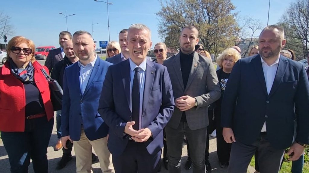 Bojan Torbica Pokret socijalista: Svaki novinar koji danas nije stao uz ...