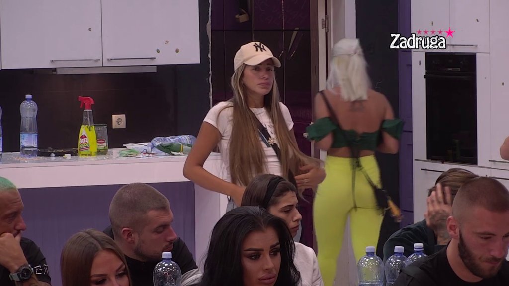 'TAKVA JE, OČIGLEDNO JE POSESIVNA!' Dalila debelo zakuvala čorbu između ... 'TAKVA JE, OČIGLEDNO JE POSESIVNA!' Dalila debelo zakuvala čorbu između ...