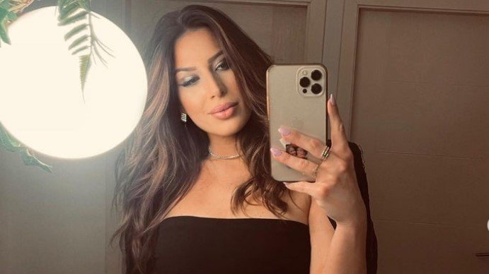 ENA POPOV POKAZALA KAKO JE HRANI MUŽ! Obilaze celu planetu i poručuju ...