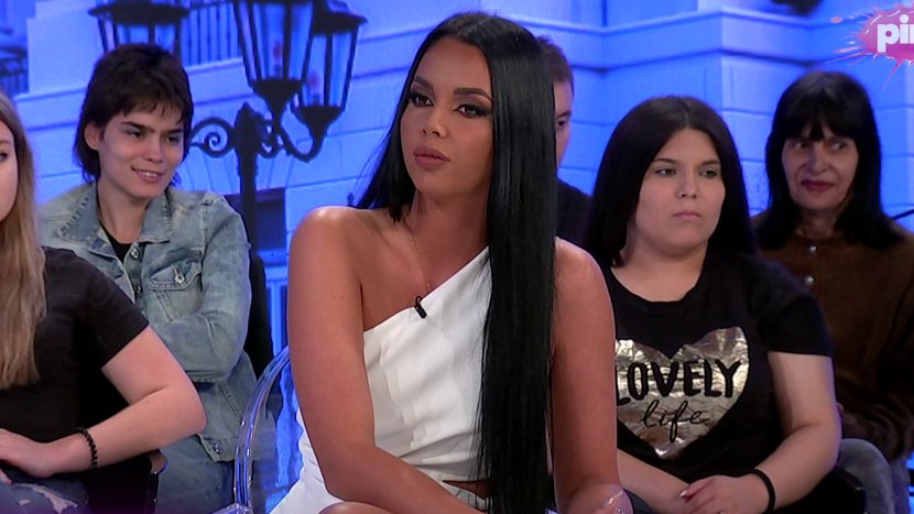 pink.rs | ŠARMEN NA IVICI SUZA! Progovorila o detinjstvu, a onda Peca OTKRIO zbog čega se ...