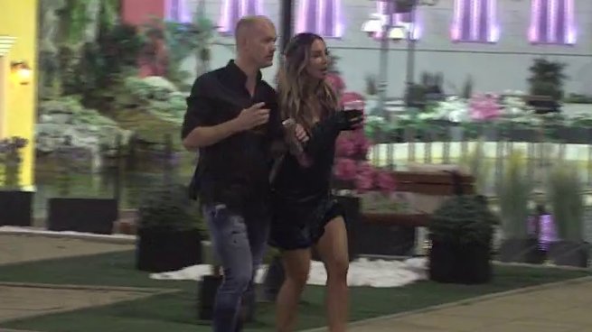 'DA PREŽIVIM OVU NOĆ' Munjez i Aneli Ahmić se osamili, pa mu ona poručila: TI SI MOJA GUARANA ...