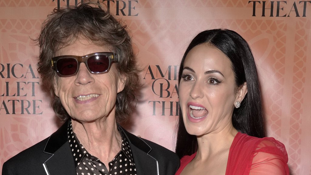 MIK DŽEGER VERIO 44 GODINE MLAĐU DEVOJKU! Bili su u vezi bez obaveza ...