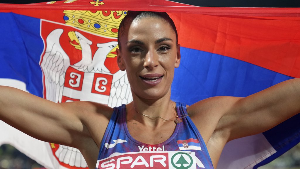 NE PADA IVER DALEKO OD KLADE! Ivana Španović pokazala kako izgleda njena majka, svi komentarišu ...