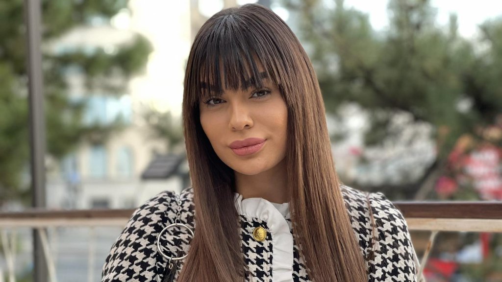 SAMO ZA MUŠKE OČI! Mina Vrbaški obukla oskudni bikini, mamila uzdahe i POKAZALA ČIME RASPOLAŽE ...