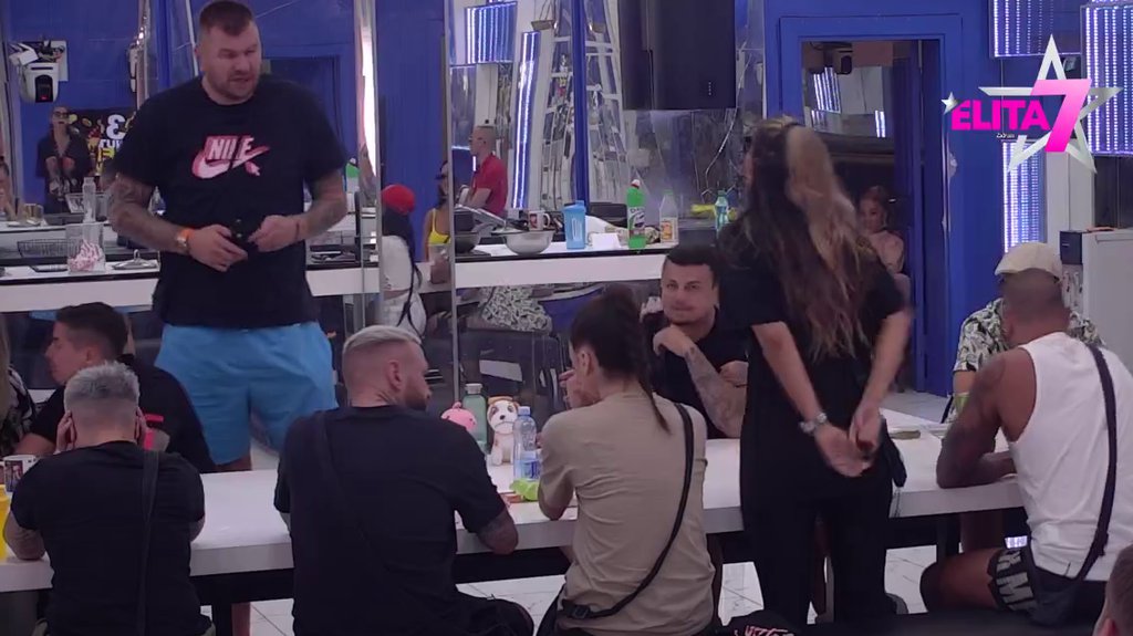 'TI NISI MAJKA, TI SI OLOŠ!' Janjuš ne prestaje da BLJUJE vatru po ...