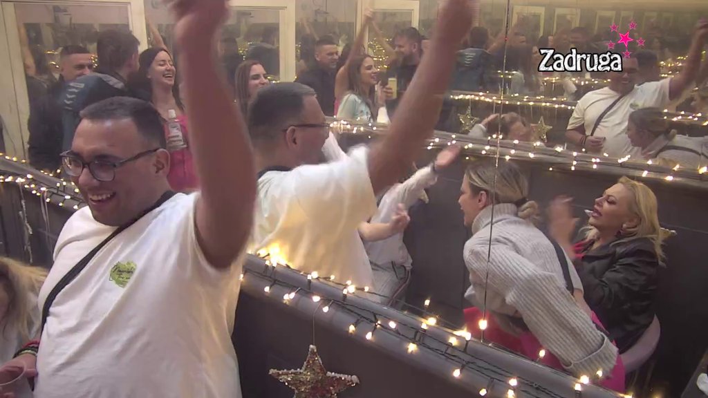 NE ZNA SE KO PIJE, KO PLAĆA! Veselo u kući, Veliki šef počastio slavljenicu Mariju OVIM ...