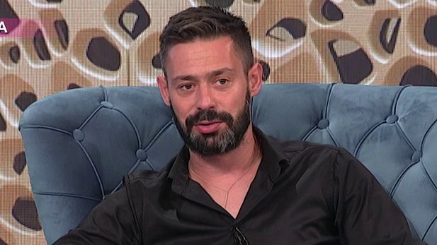 ZAVIRITE U STAN MILANA VASIĆA: Ovde živi sa suprugom - Biblioteka ...