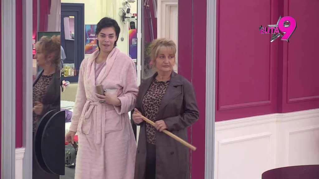 HIT! Mama Džehva ušla u Belu kuću, razmrdala USPAVANE LEPOTICE, a za ...