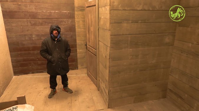 Sam kao list na vetru! Peca za kaznu potpuno izolovan od svih učesnika ... Sam kao list na vetru! Peca za kaznu potpuno izolovan od svih učesnika ...