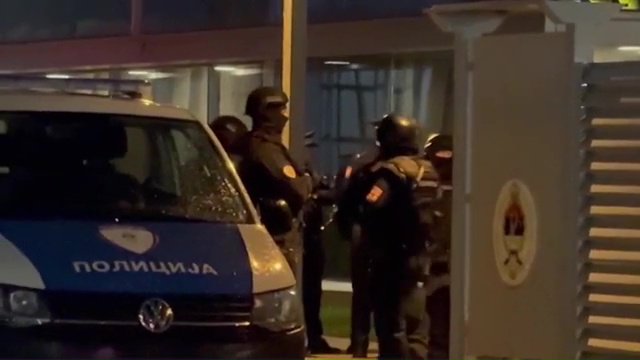 Snimak sa lica mesta: Pogledajte kako su inspektori SIPA pokušali da uhapse Milorada Dodika ...