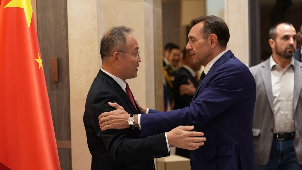 Aleksandar Vulin čestitao državni praznik rukovodstvu NR Kine | pink.rs