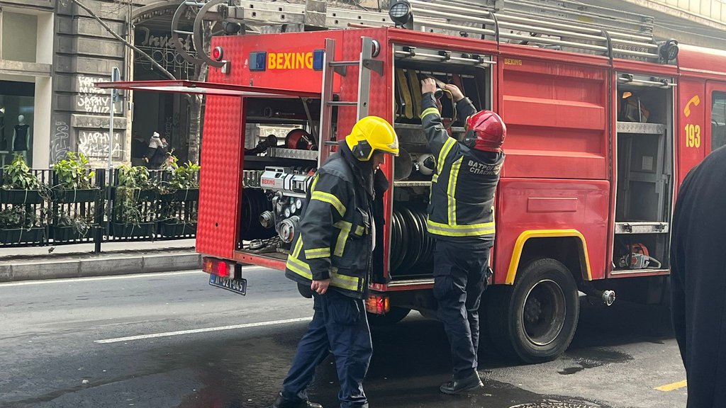 ODJEKUJU DETONACIJE! Plinske boce gorele u dvorištu kuće kod Smedereva ...