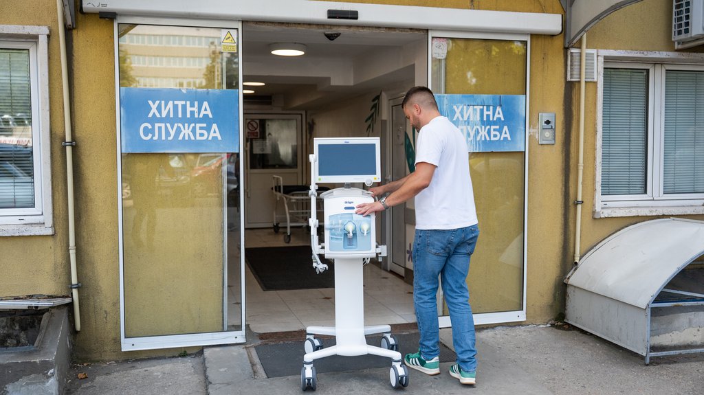 Kad srce diše za najmlađe: Fondacija Mozzart donirala neonatalni respirator Tiršovoj | pink.rs