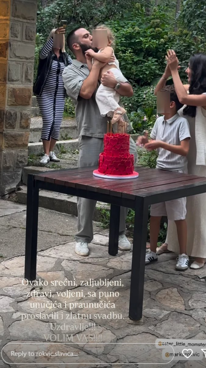 Ovako se slavi kod Rokvića: Torta puna crvenih srca, pesma, a majka Slavica sve objavila (FOTO ...