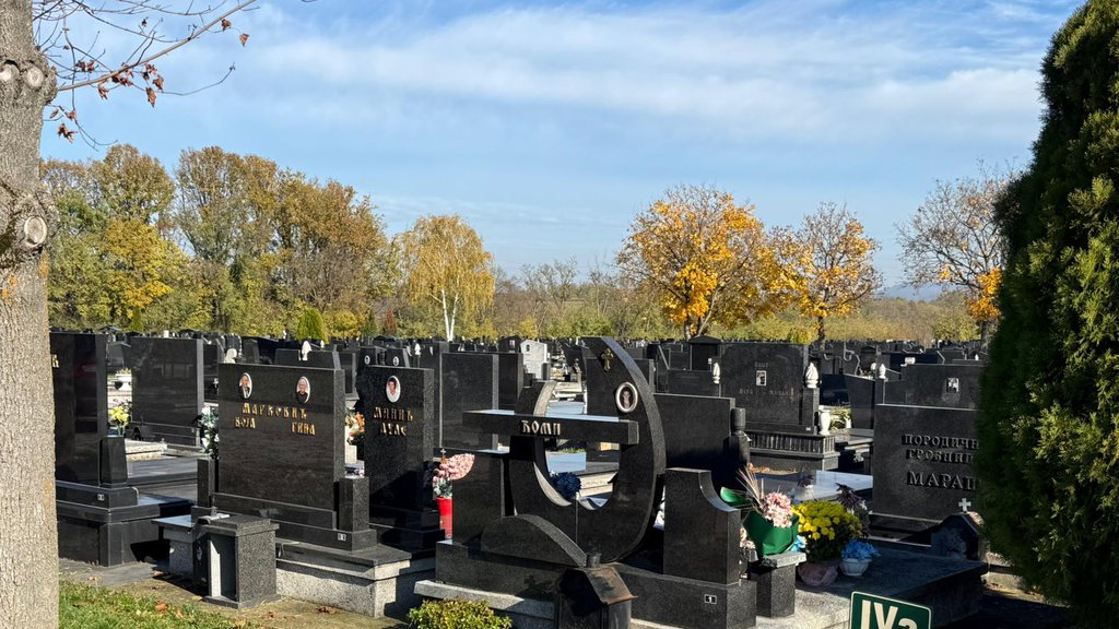 HOROR KOD MLADENOVCA! Razbili beton, upali u grobnicu, pa otvorili ...