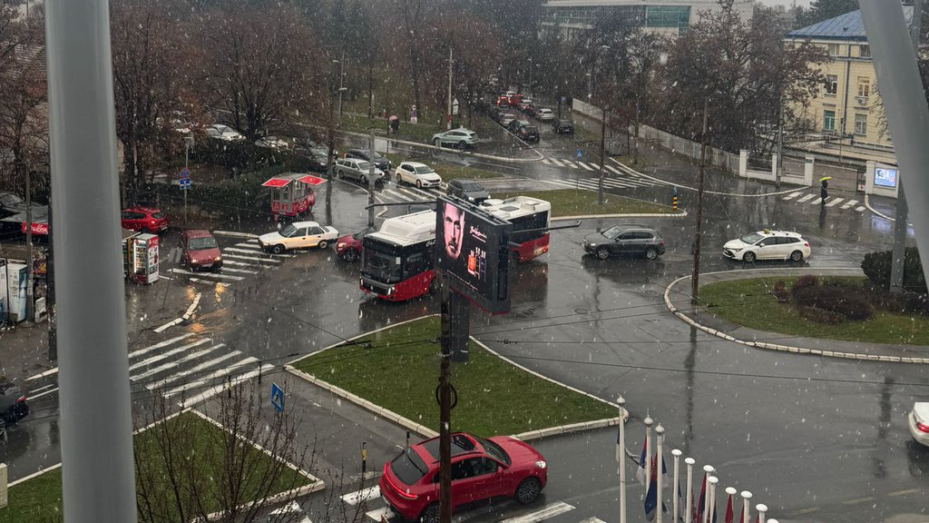 Sneg u Beogradu! Prestonica Srbije se zabelela, pad temperature doneo padavine | pink.rs