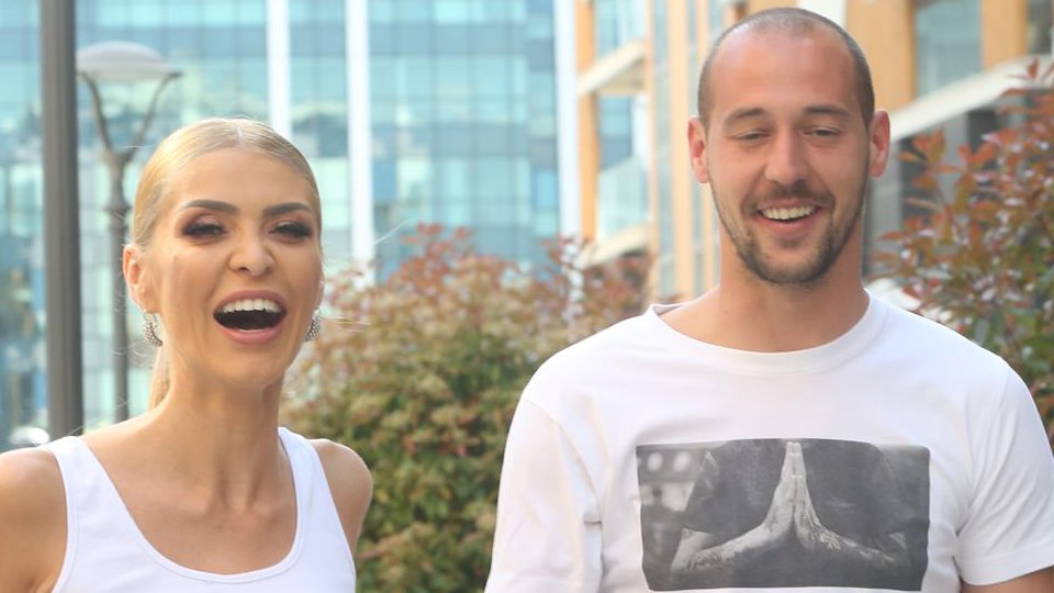 ZBOG SUZA MI SE ŠMINKA SLIVALA, PUNĐU SAM POČUPALA... Snežana otkrila šta joj je Borjan uradio ...