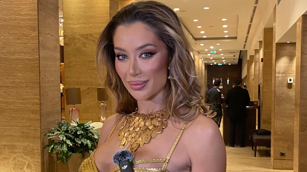 Tea Tairović sva u zlatnom, izgleda kao grčka boginja u novogodišnjoj ...