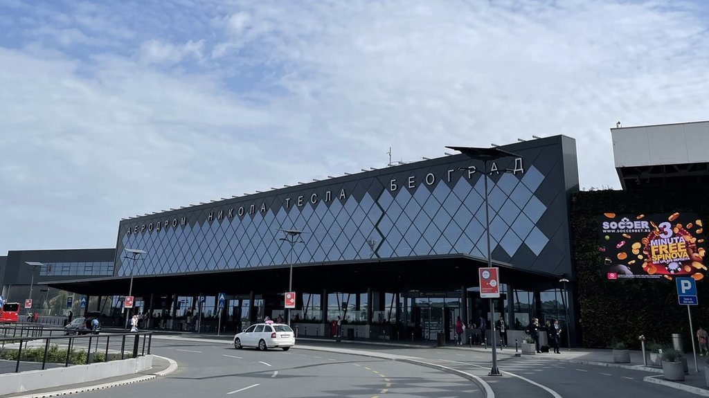 Drama na nebu iznad Beograda: Avion hitno sleteo - ovo je razlog | pink.rs