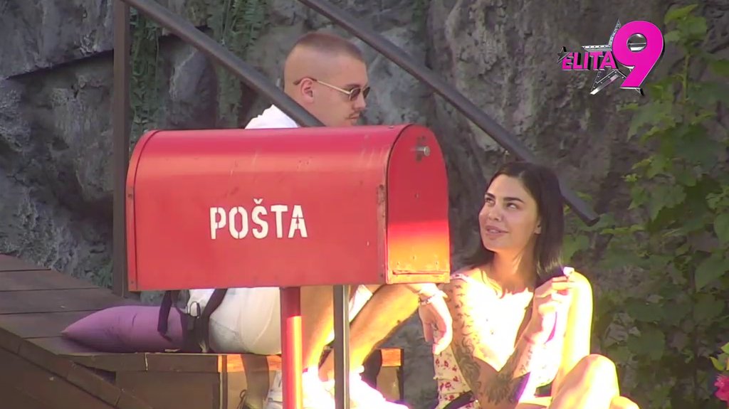 Kapiranje u pogledu: Mina i Dača ne skidaju osmeh na pomen Alibabinog imena, već propričali u ...