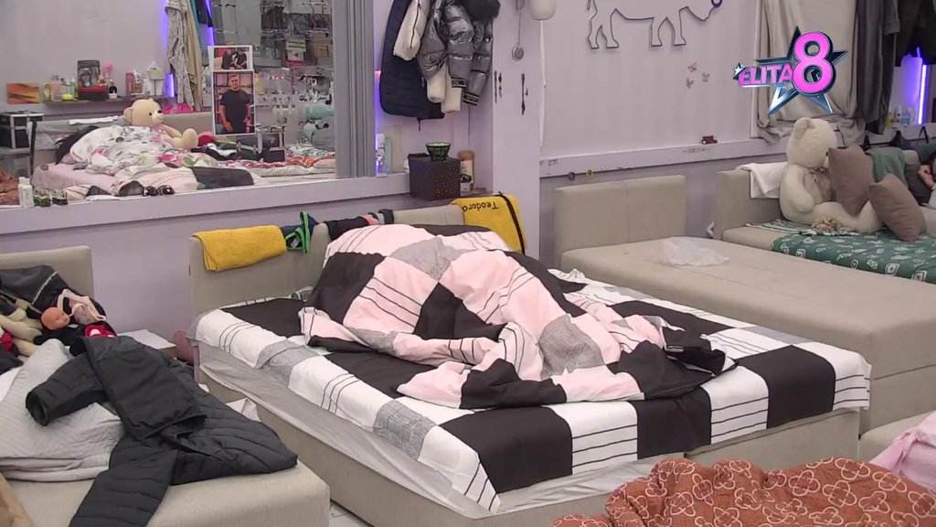 Prepustili se strastima: Bebica i Teodora se dohvatili pod jorganom, ponovo pogazili svoju reč ...