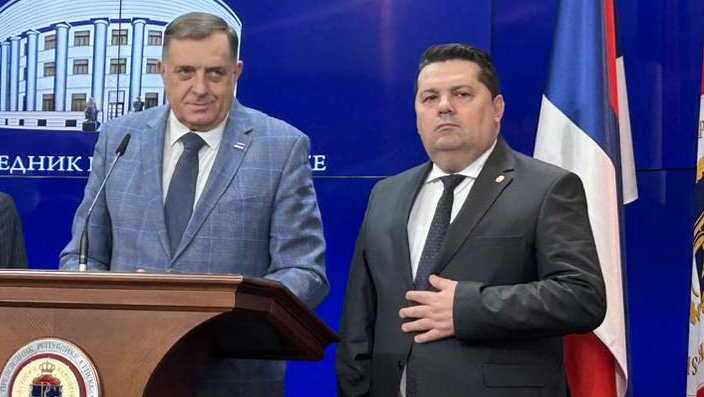 LUDILO IZ SARAJEVA! Interpol raspisao poternice za Dodikom i ...