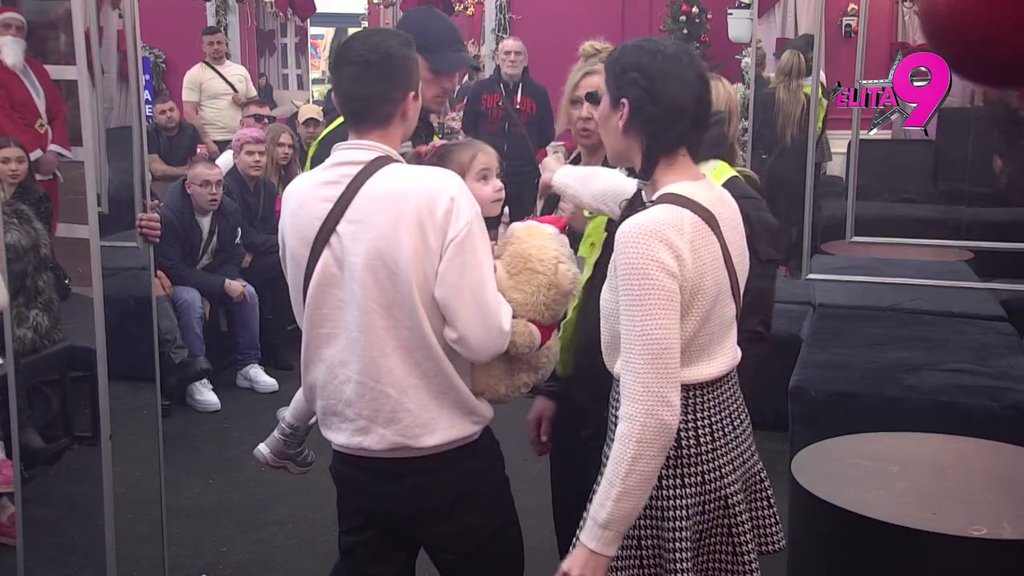 Slušaj me ti veštice, moje dete nećeš dirati! Hana doživela pomračenje ...