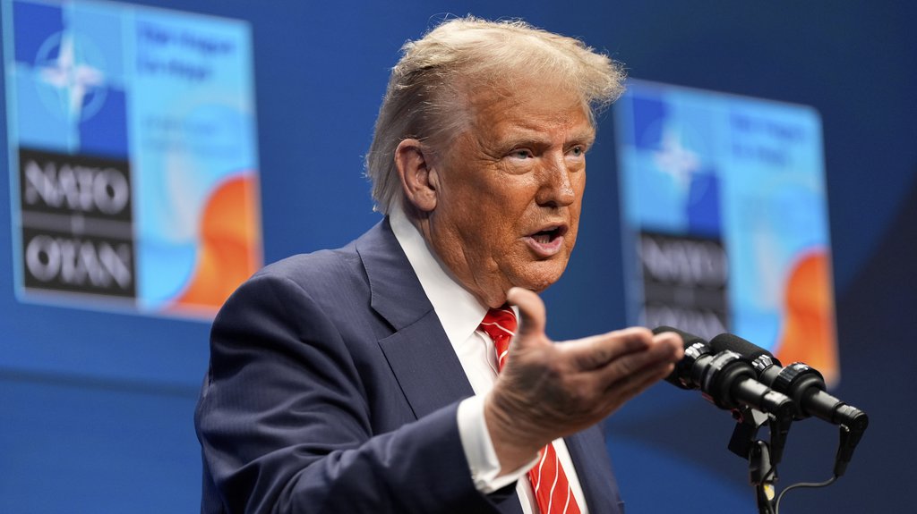 TRAMP NAJAVIO NOVE UVOZNE CARINE: Od 1. avgusta stope od 10 do 70 odsto ...