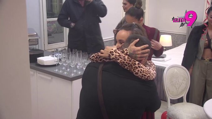 Suza suzu stiže! Teodora ni ne sluti šta je čeka, zaplakala u Bebičinom zagrljaju, bajkovita ...