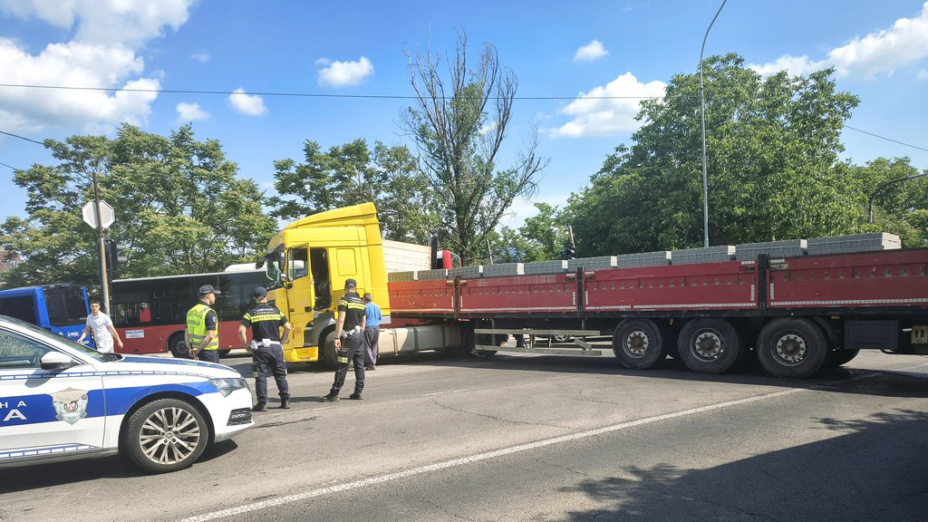 KOLAPS NA BANJICI: Za autobuse nema čak ni alternative! IZBEGAVAJTE ...