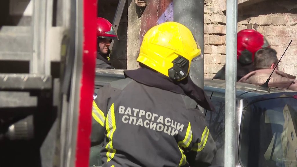 JEZIVA SCENA U NOVOM SADU: Vatra progutala vikendicu, vatrogasce sačekao užas (FOTO) | pink.rs