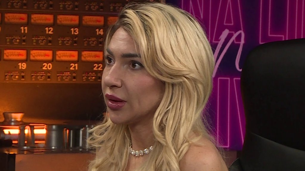 VOLIM SVE ŠTO JE ZELENO - FUNTE, DOLARE... Jovana Jeremić ponovo u vrhu po viralnosti, njena ...