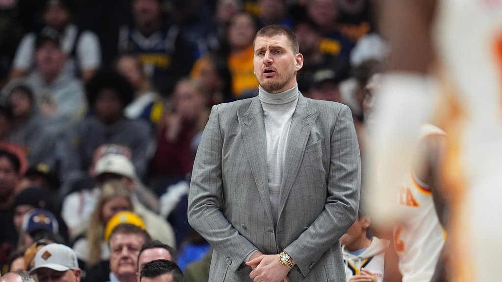 DENVER OVO NIJE DOŽIVEO NIKADA! Nikola Jokić gledao pobedu sa strane ...