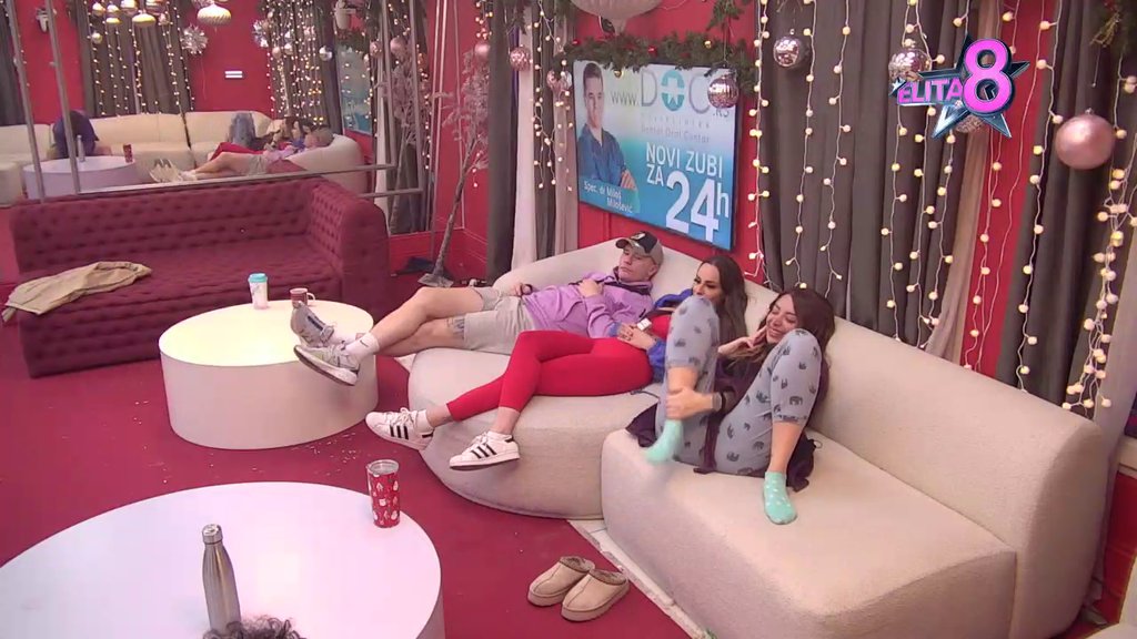 Besan ko ris! Bebica promenio sve boje kad je ugledao Teodoru i Munjeza, pa zarežao na bivšu: Ti ...